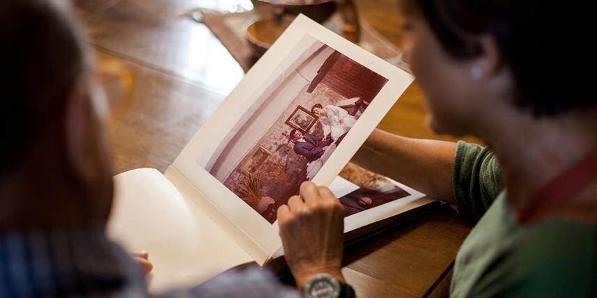 Sharing family memories and the benefits of reminiscence therapy ...